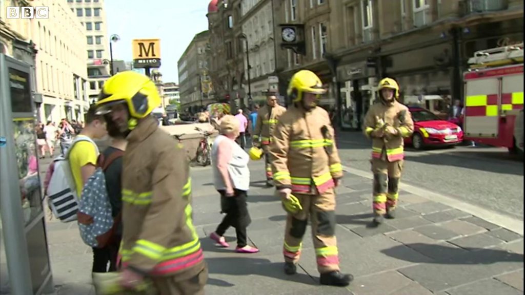 Tunnel rescue after power surge halts Newcastle Metro - BBC News