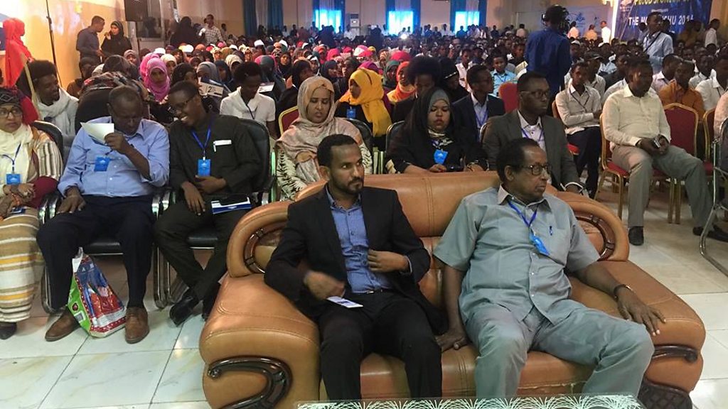 Bandhig buugaag oo caalami ah ayaa Muqdisho ka furmay - BBC News Somali