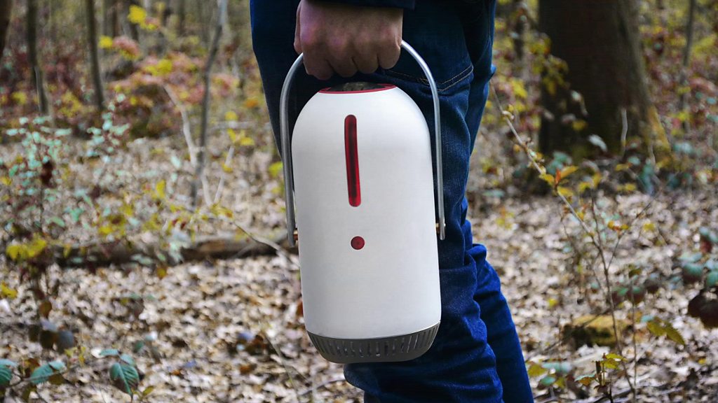 Student's vaccine cooler wins UK James Dyson Award - BBC News