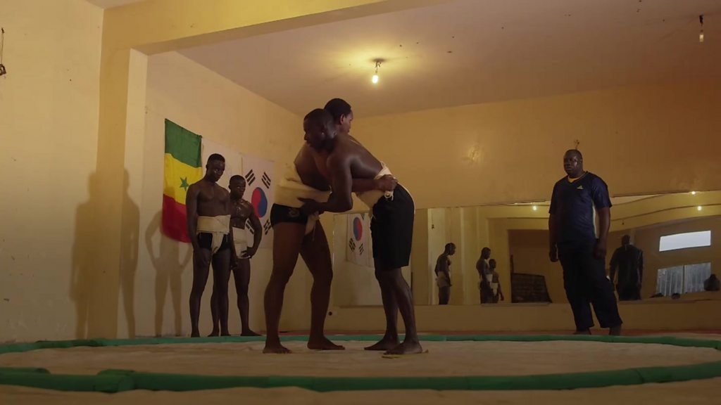 Como o Senegal espera formar a próxima estrela do sumô - BBC News Brasil
