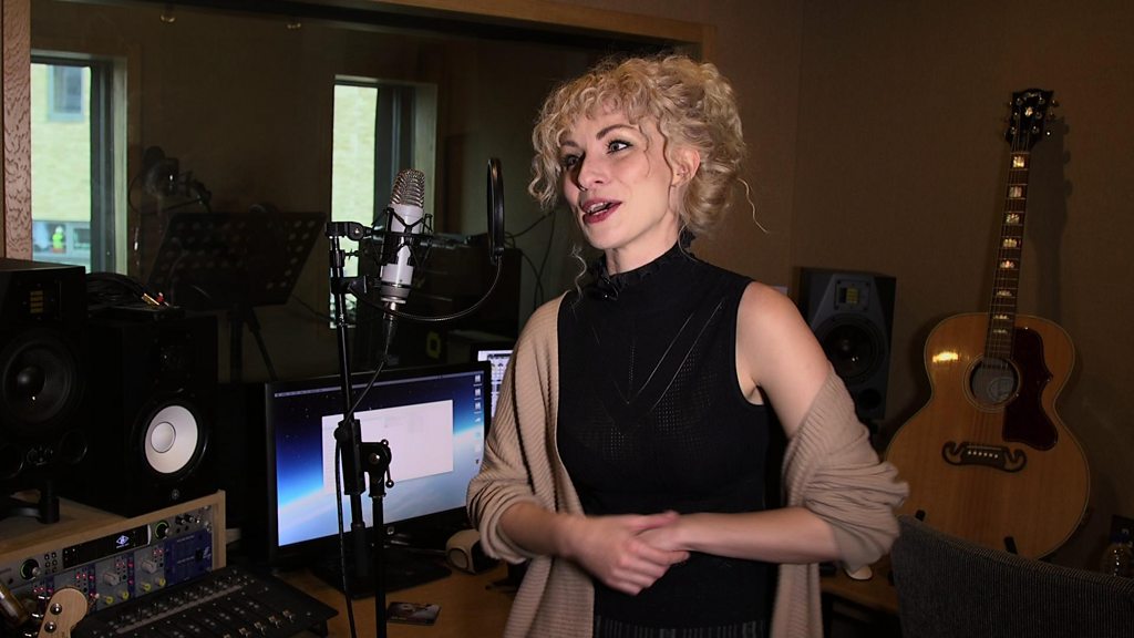 Unsigned singer Emmi wins big break in Fantastic Beasts film - BBC News