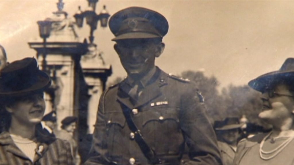 Funeral for WW2 soldier Roy Wooldridge saved by Erwin Rommel - BBC News