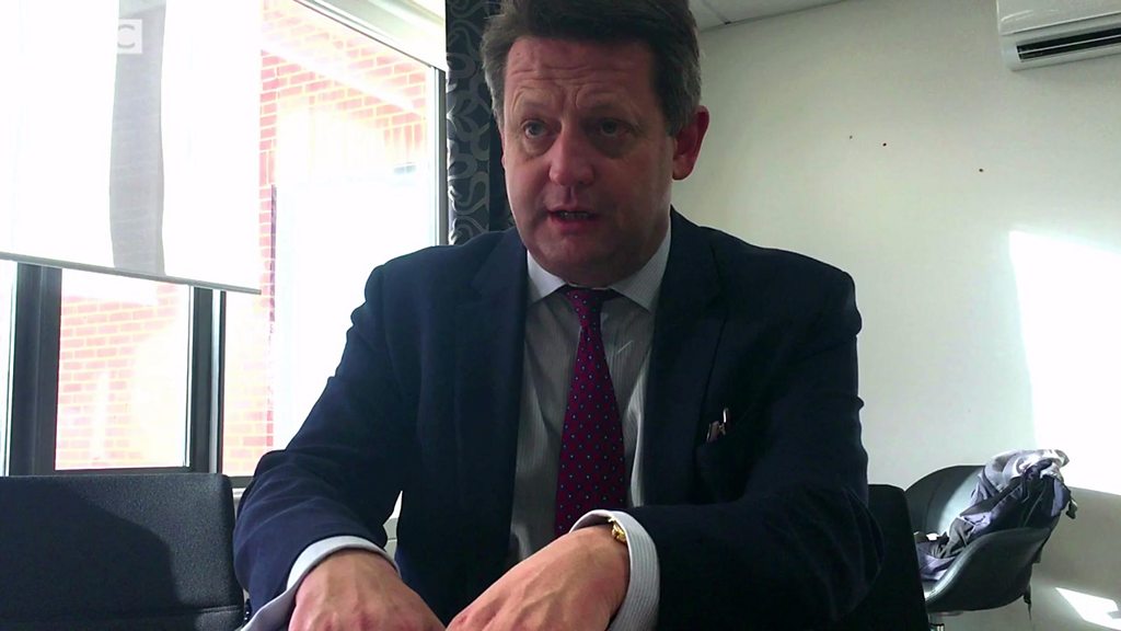 Alun Davies yn 'hyderus' o lwyddiant canolfannau iaith - BBC Cymru Fyw