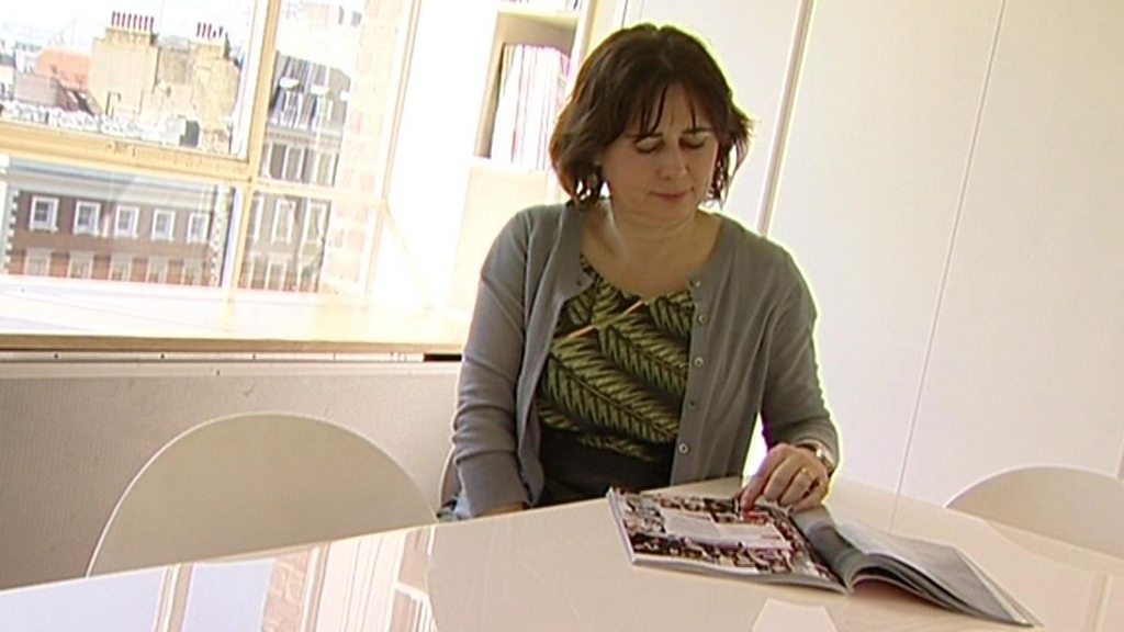 British Vogue editor Alexandra Shulman stands down - BBC News