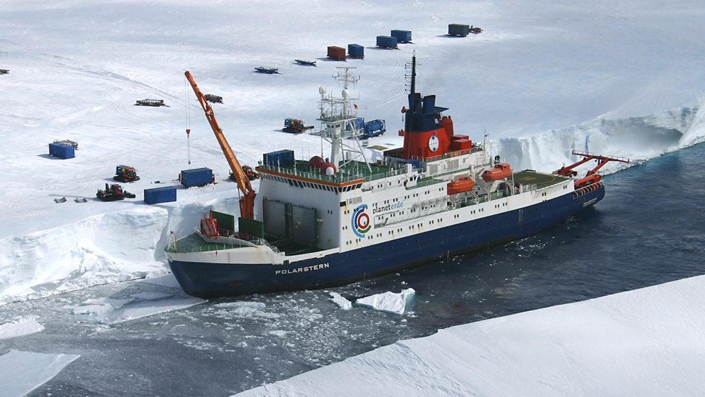 Ice-locked ship to drift over North Pole - BBC News