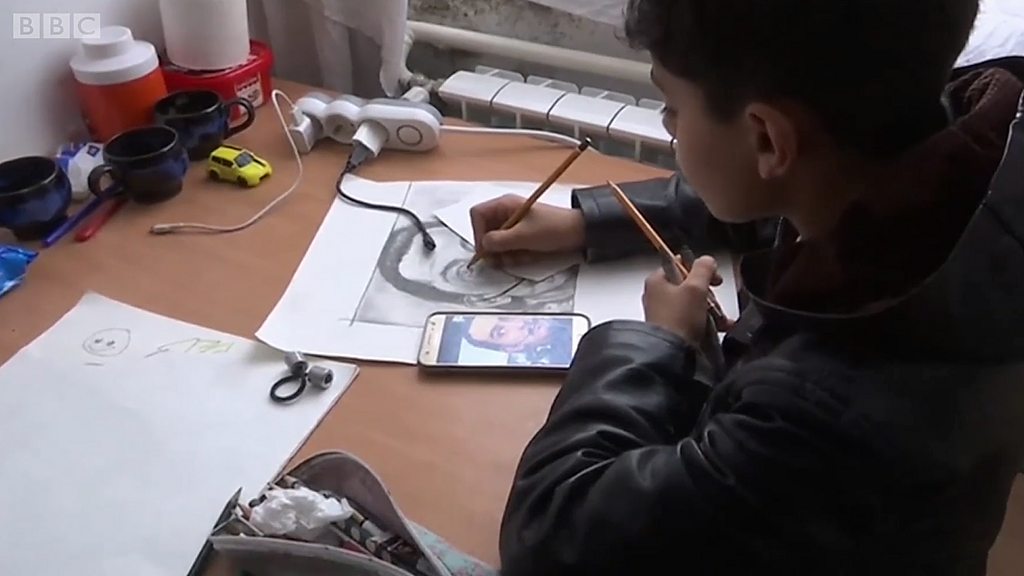 Video - Kichkina Pikasso - BBC News O'zbek