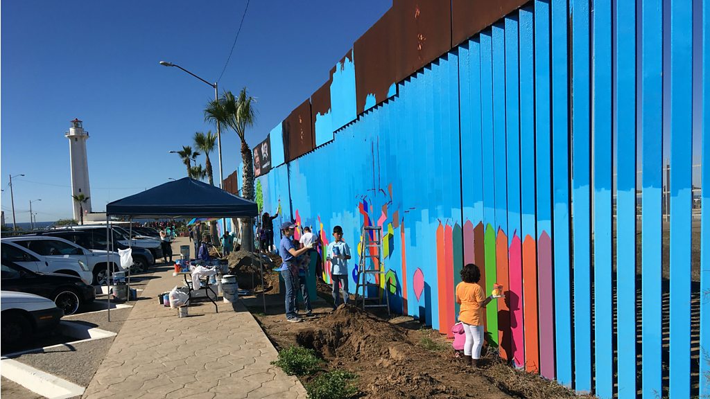 The Cultural Frontline - Making art on the border fence between the US ...