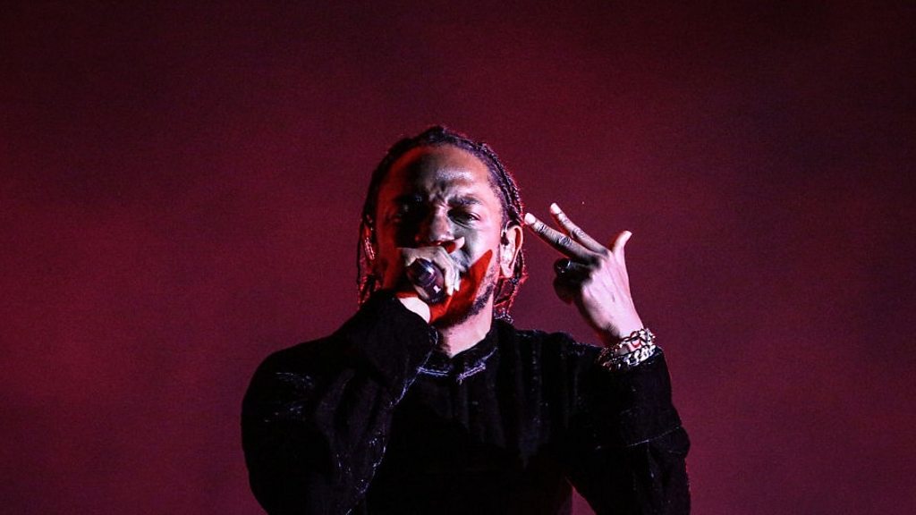 Kendrick Lamar memulai 'debut album paling sukses di AS tahun ini ...