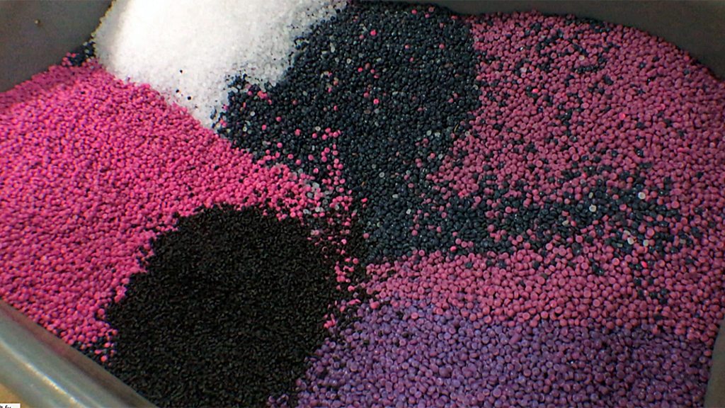 El ingenioso método para construir carreteras con plástico reciclado ...