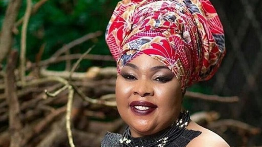 Saida Karoli arejea ulingo wa muziki kwa kishindo - BBC News Swahili