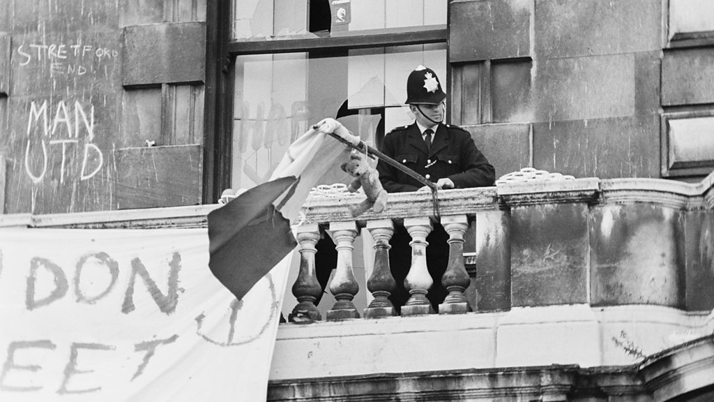 Witness History - The Hippydilly Squat - BBC Sounds