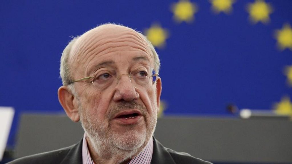 Le député européen Louis Michel est l'invité de BBC Afrique - BBC News ...