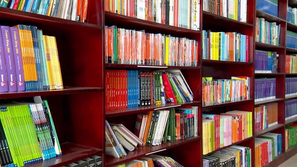 Hargeysa oo yeelatay maktabad ay 50kun oo buug taallo - BBC News Somali