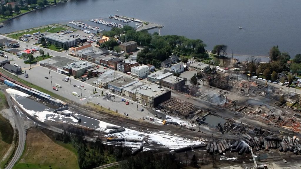 Jury clears ex-rail workers in Lac-Megantic train disaster - BBC News