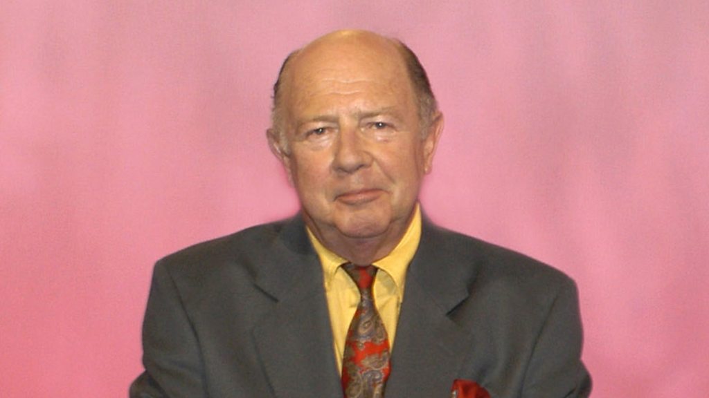 A Good Read - Alan Coren & Anna Shapiro - BBC Sounds