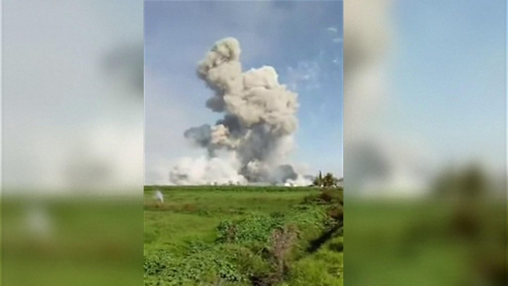 Mexico fireworks blast at Tultepec warehouse kills 24 - BBC News