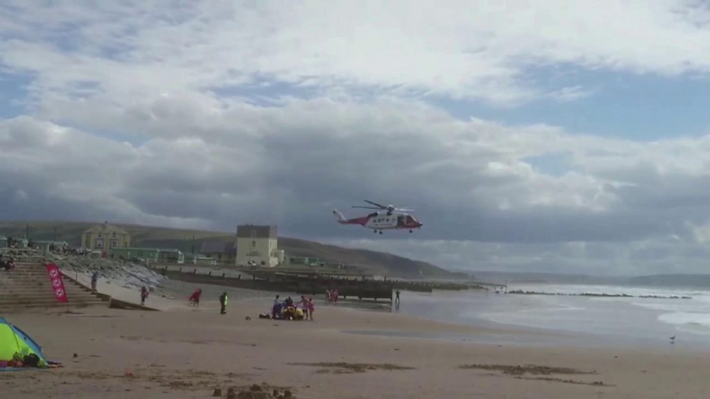 Three teenagers airlifted to hospital from Tywyn beach - BBC News