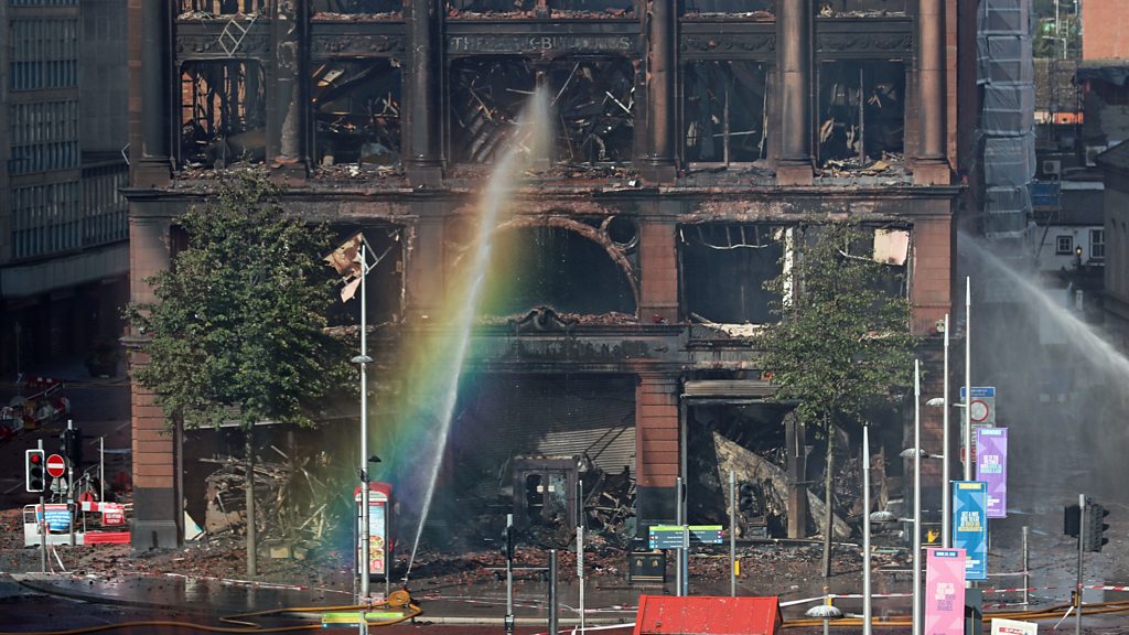 Belfast Primark fire: Jobs are safe, staff told - BBC News
