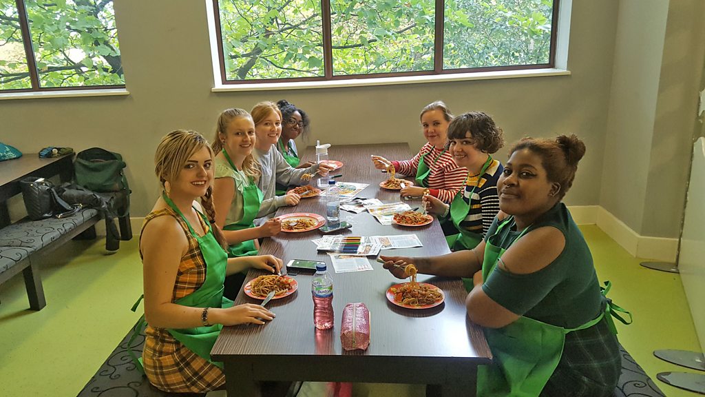 The Food Programme - How to Feed a Fresher - BBC Sounds