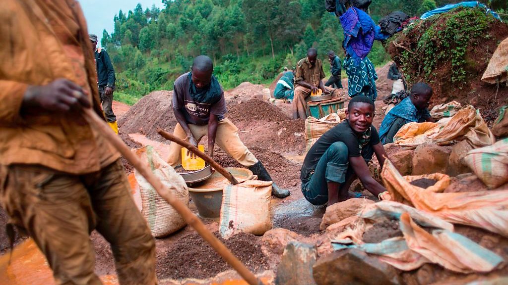 Mu Rwanda, indwara ya Silicosis ibangamiye abacukura amabuye y'agaciro ...