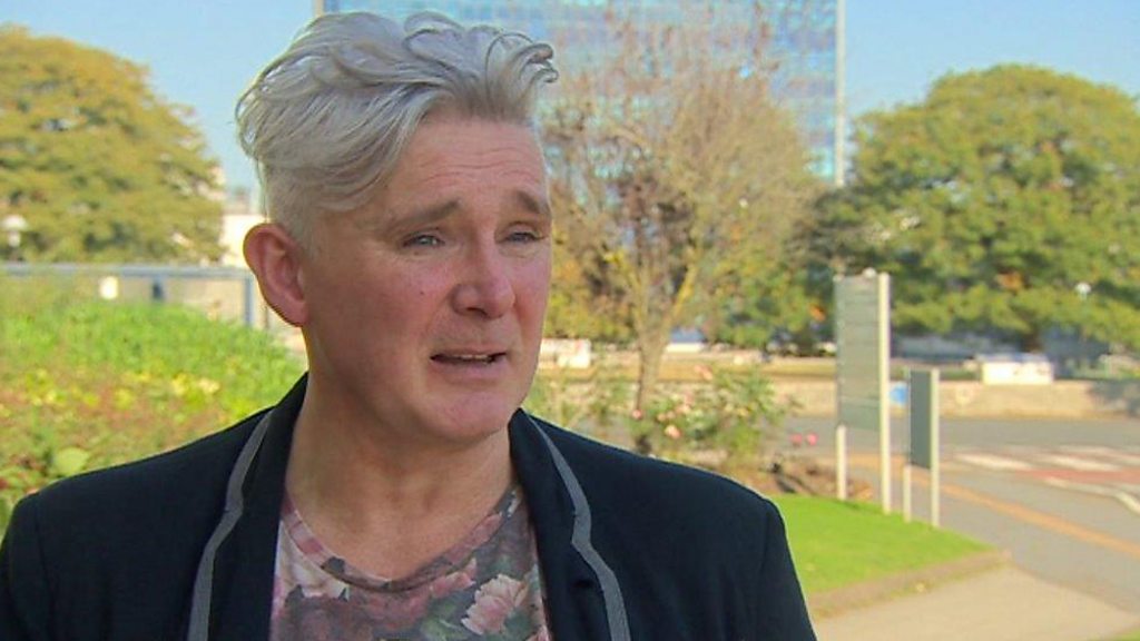 Poet Patrick Jones works with Royal College of Psychiatrists - BBC News