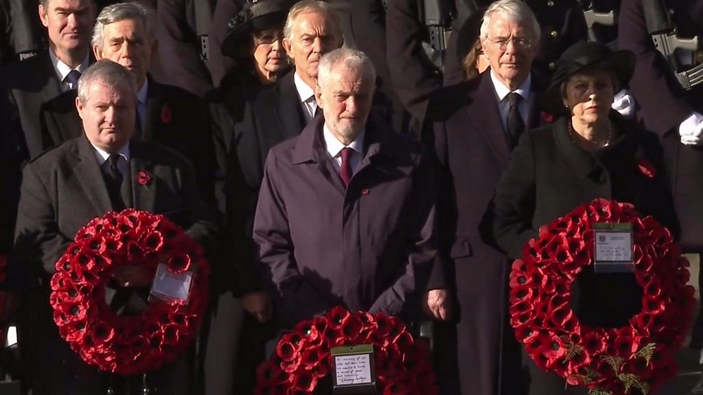Remembrance Day: Procession of 10,000 follows two-minute silence - BBC News