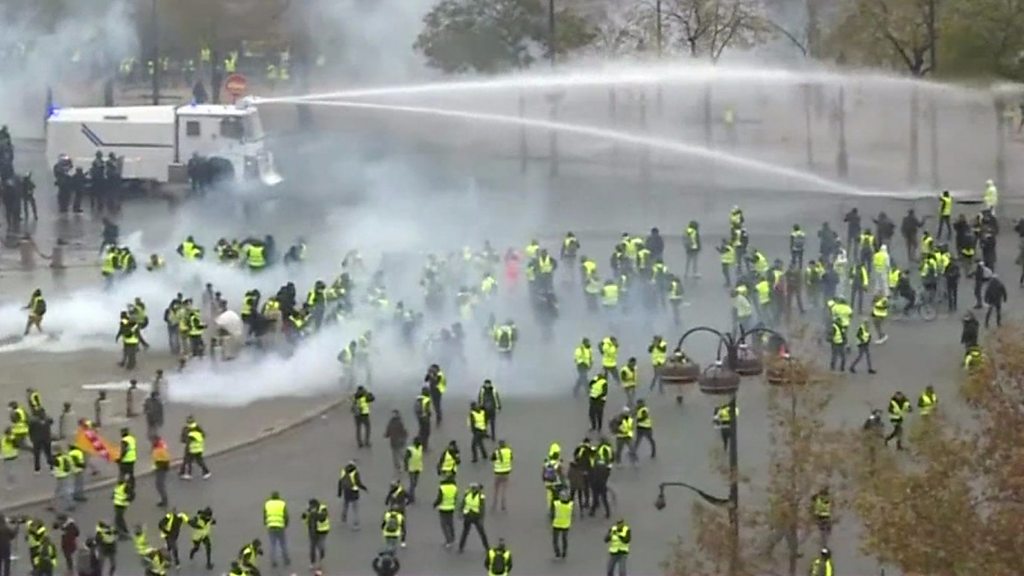 France fuel protests: Tear gas fired in clashes in Paris - BBC News