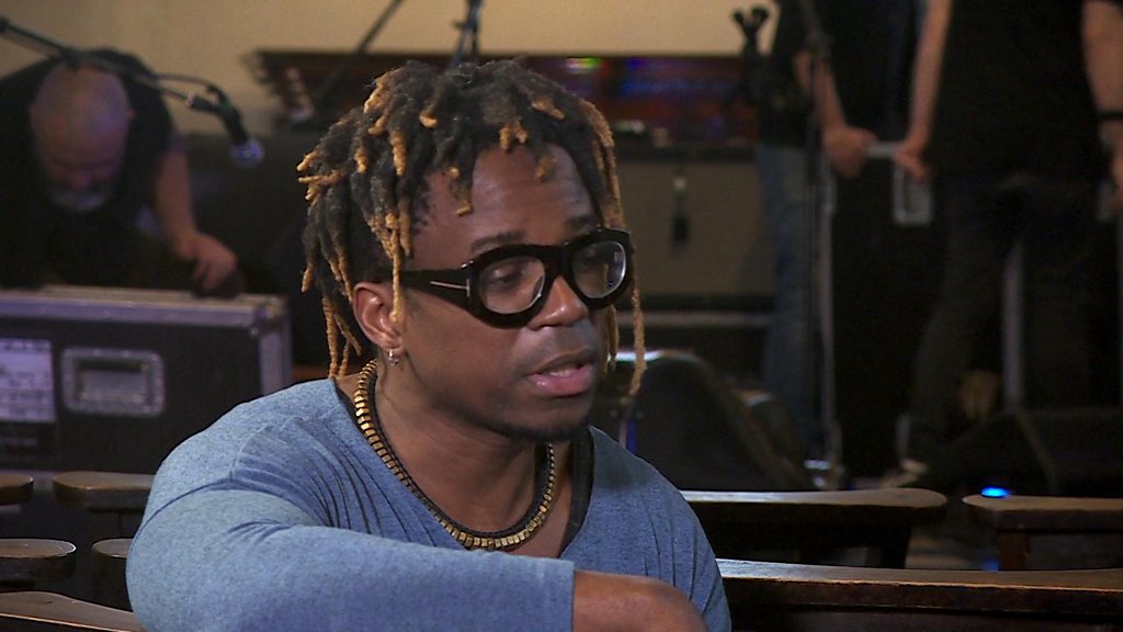 Blick Bassy rend hommage à Ruben Um Nyobé - BBC News Afrique