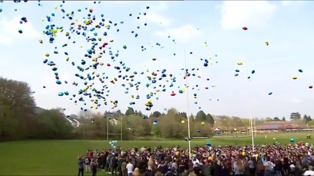 Carson Price: Park vigil held after teen's drugs death - BBC News