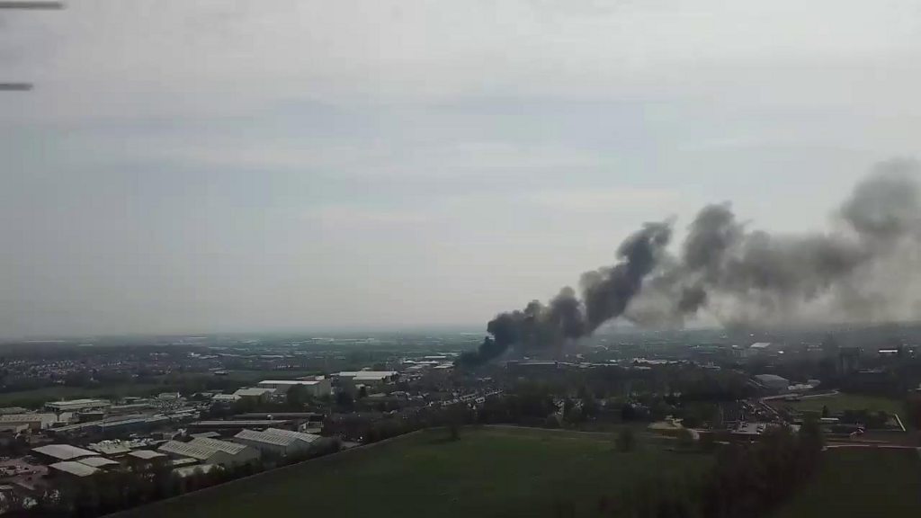 Explosions heard in Derby city centre after blaze - BBC News