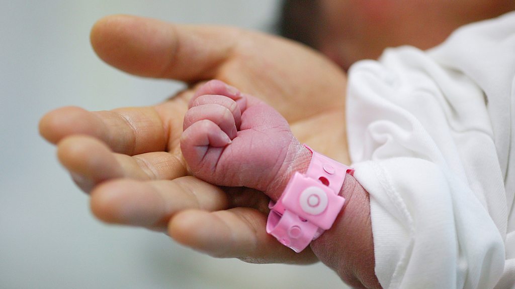 More or Less - Bernie Sanders and the cost of having a baby - BBC Sounds