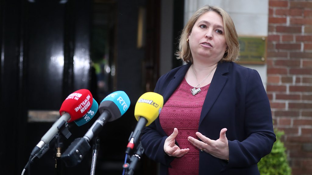 Karen Bradley criticised by NUJ for snubbing media - BBC News