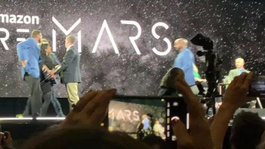 Protester confronts Jeff Bezos on stage - BBC News