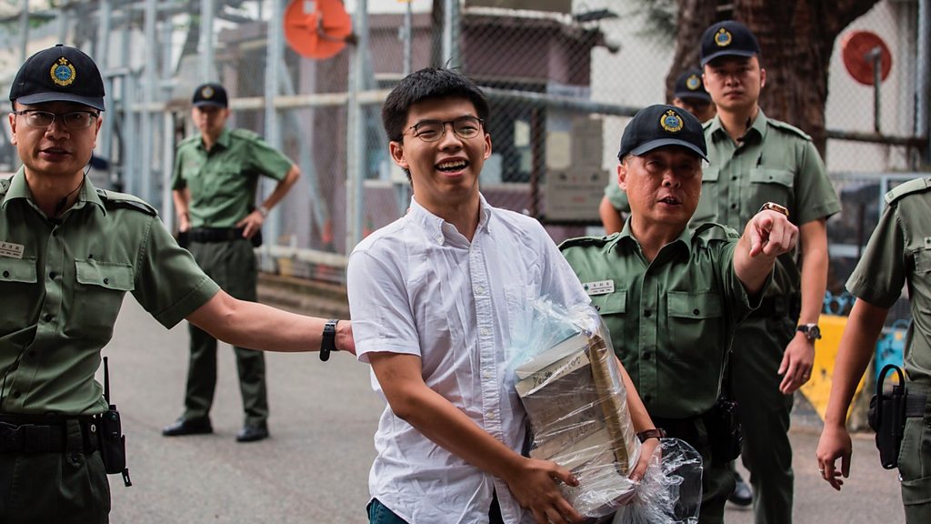 Nhà hoạt động Joshua Wong được Hong Kong trả tự do - BBC News Tiếng Việt