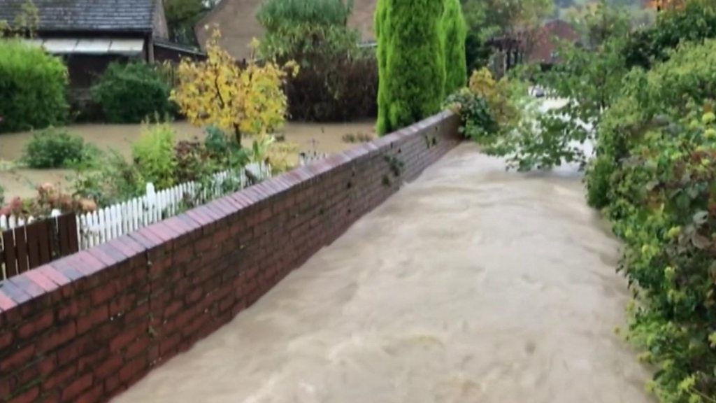 England weather: How wet has autumn 2019 really been? - BBC News