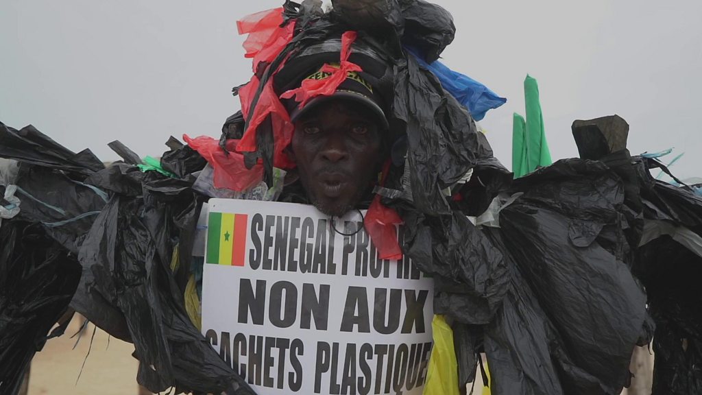 Modou Fall, l'activiste qui veut un "Sénégal sans plastique" - BBC News ...