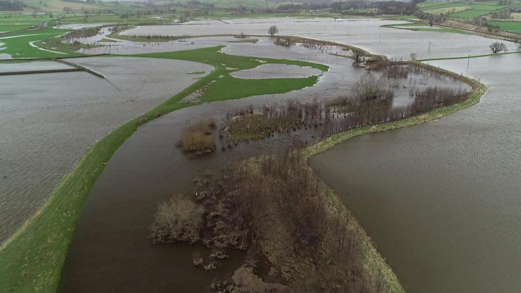 Yorkshire Dales hit by flooding following heavy rain - BBC News