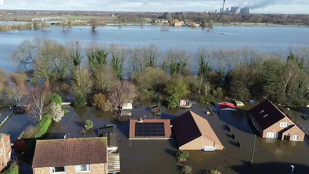Snaith flooding: Flood risk could last for 'several days' - BBC News