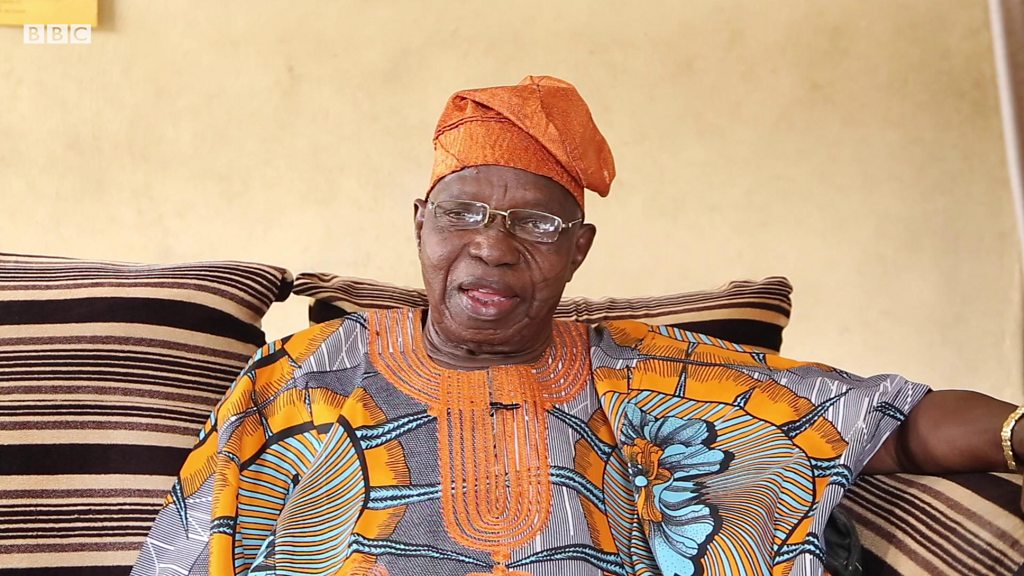 Ibadan Masquerades festival: Olóòlù ní bí eégún bá fi aṣọ wọ́lẹ̀ láàrin ...