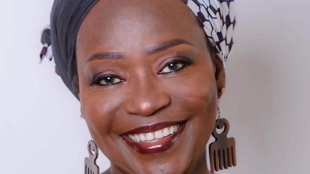 Afia Mala : "défendre à tout prix la culture africaine" - BBC News Afrique