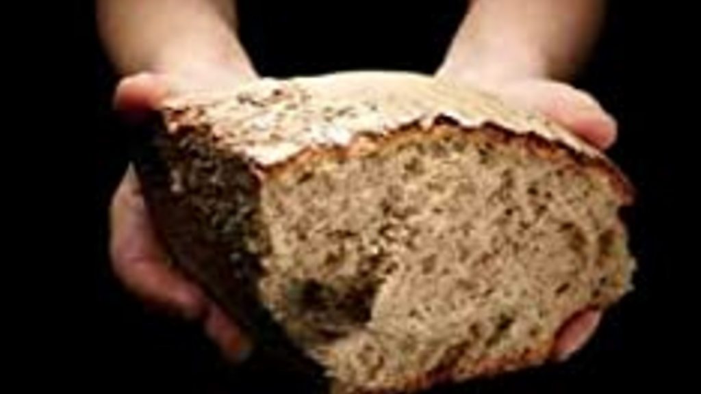 Stiwdio gyda Nia Roberts - Y clwb darllen yn trafod Blasu gan Manon ...