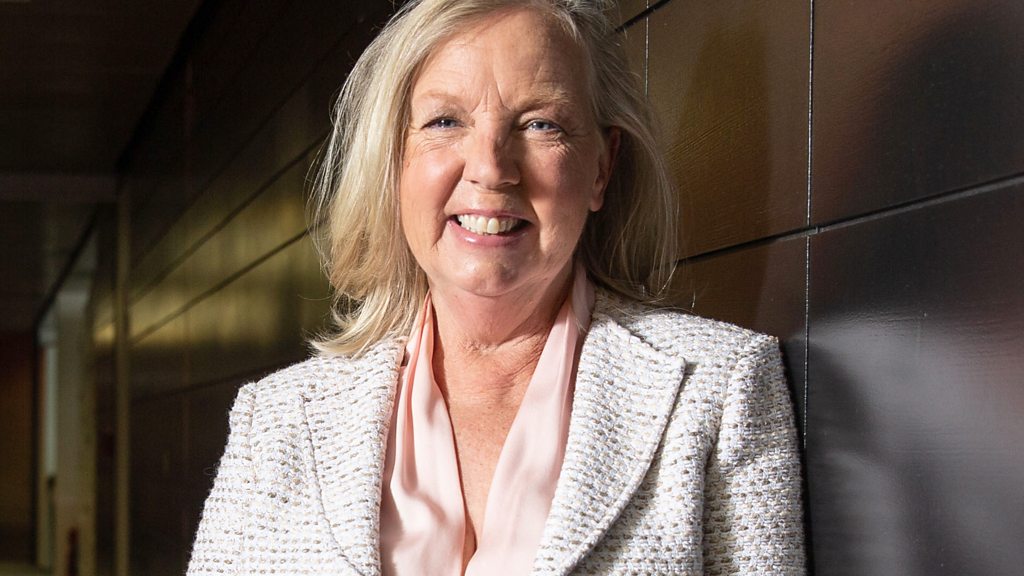 Desert Island Discs - Deborah Meaden, businesswoman - BBC Sounds