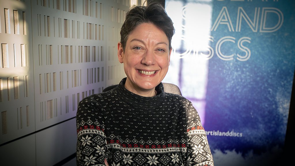 Desert Island Discs - Helen Macdonald, writer and naturalist - BBC Sounds