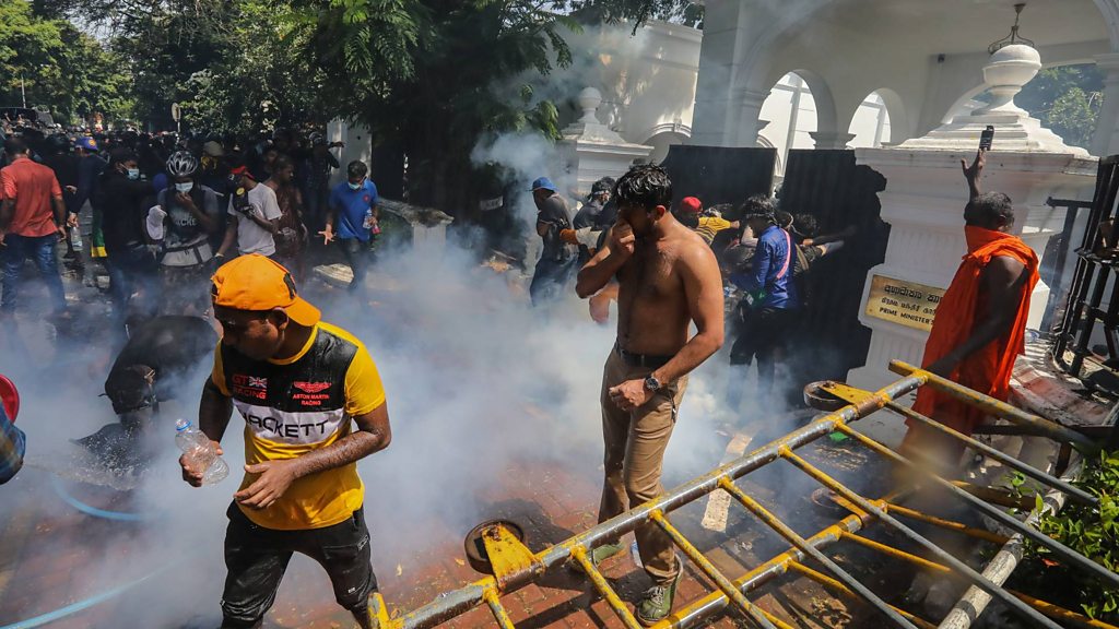 Newsday - President who fled Sri Lanka clings onto power - BBC Sounds