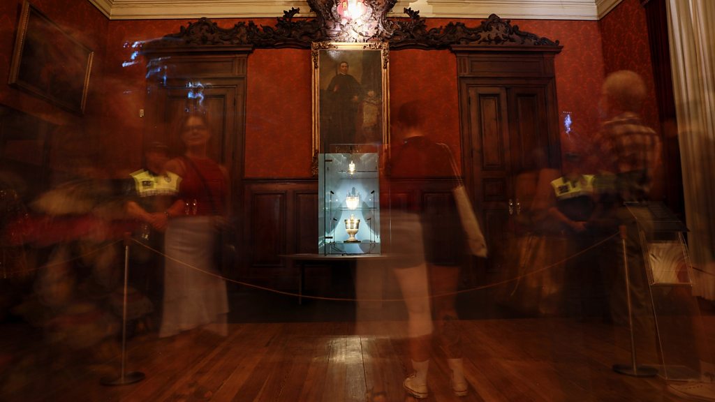 Newsday - Heart of Brazil’s first Emperor returns for bicentenary - BBC ...