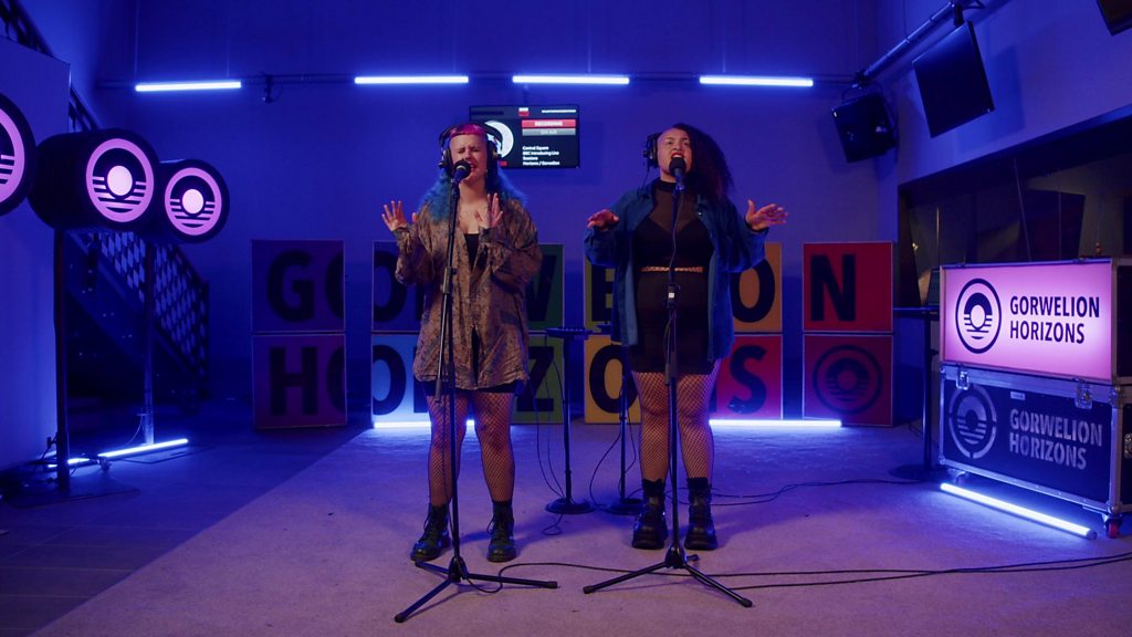 BBC Wales - Horizons, Eädyth & Izzy Rabey - Bones