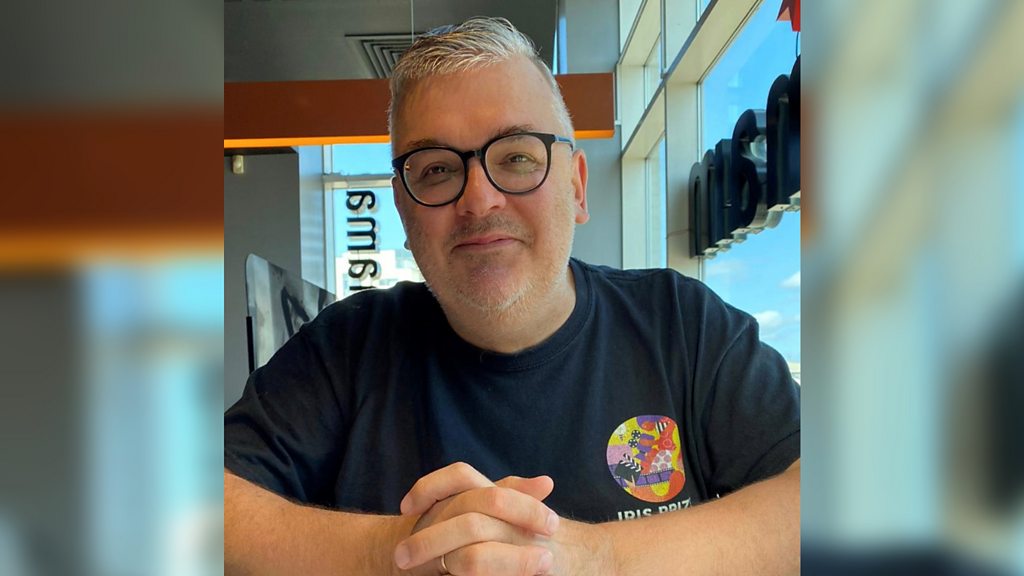 Beti a'i Phobol - Berwyn Rowlands - BBC Sounds