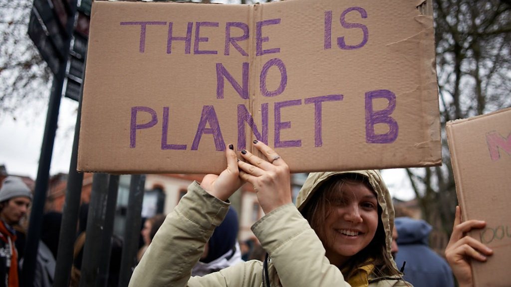 Newshour - What's in the UN's major climate change report? - BBC Sounds