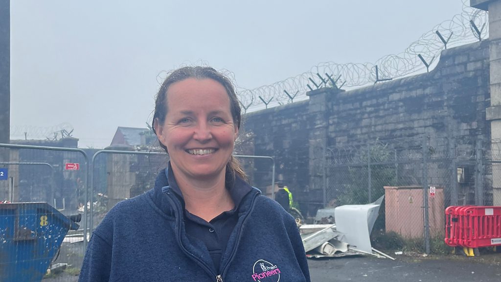 Pippa Quelch - The Big Help Out in Barne Barton - turning old barracks ...