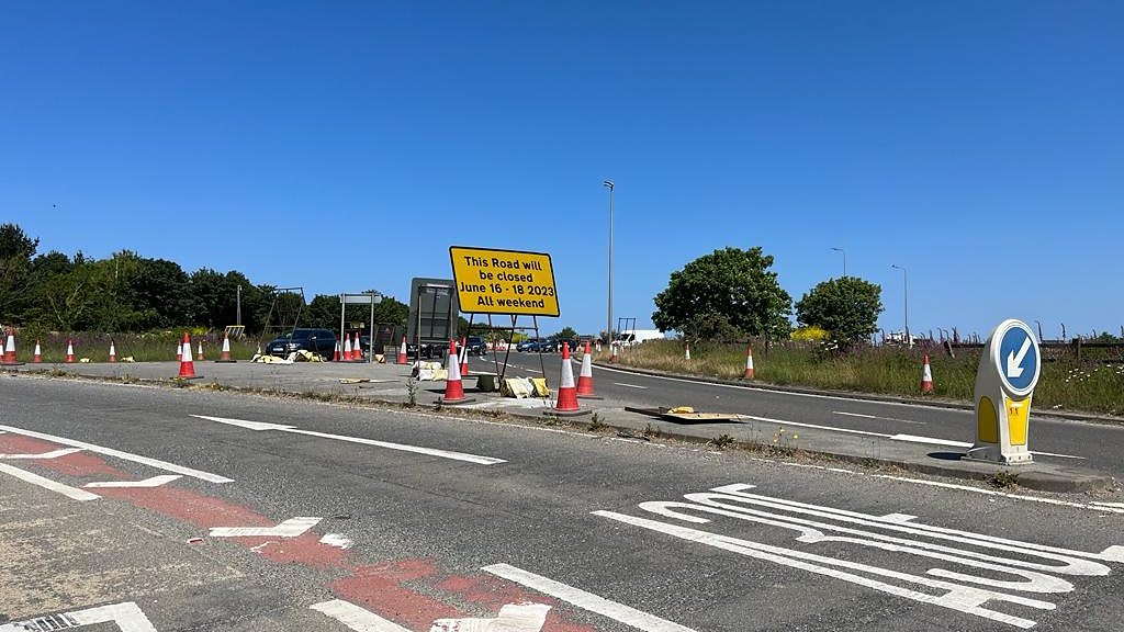 James Churchfield - Cornwall says goodbye to the iconic Chiverton Cross ...